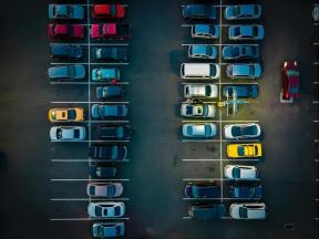automobiļi ar autonomās parkošanās funkciju