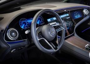 kā atjaunināt Mercedes-Benz MBUX kartes