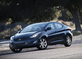 Hyundai Elantra līdz $10 000
