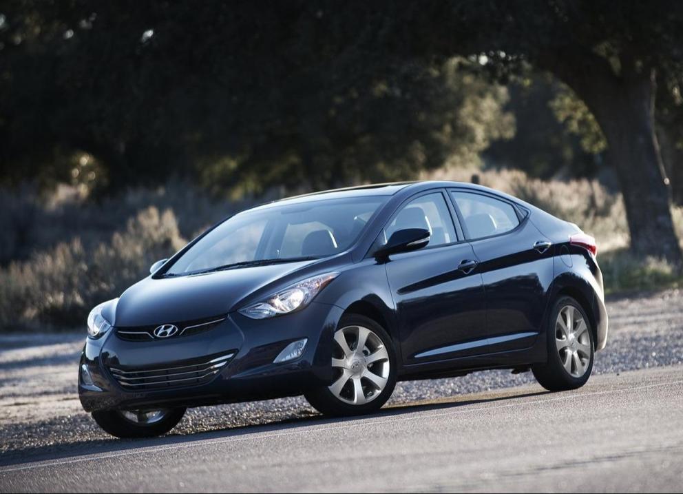 Hyundai Elantra līdz $10 000