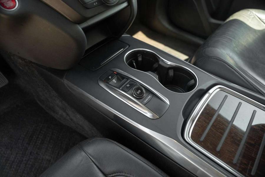 Black Acura MDX 2017 in Vilnius, with an engine capacity of 3.47 L and mileage of 208 thousand km for 16900 €, photo 21 on AUTOMOTO.COM.LV