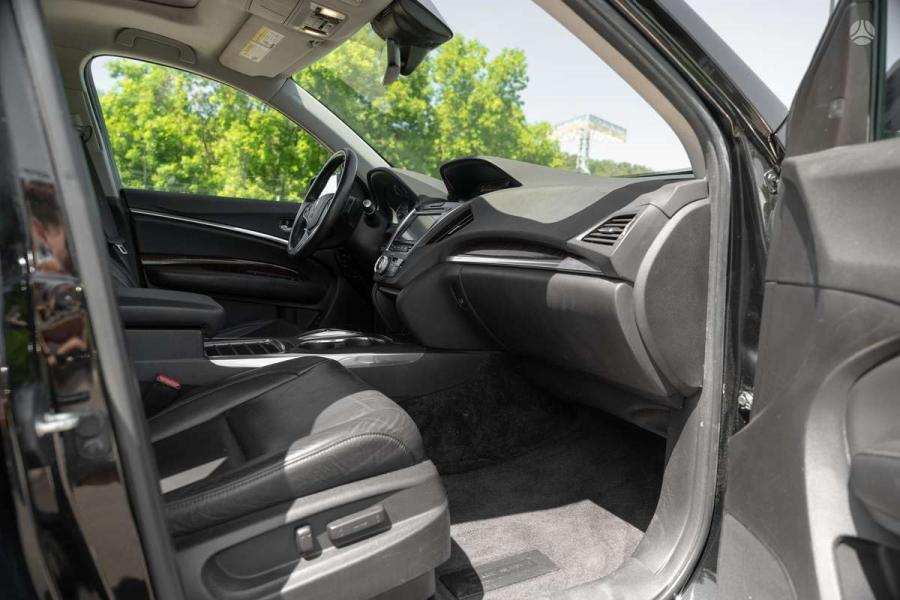 Black Acura MDX 2017 in Vilnius, with an engine capacity of 3.47 L and mileage of 208 thousand km for 16900 €, photo 28 on AUTOMOTO.COM.LV