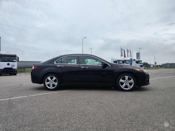 Black Acura TSX 2010 in Kaunas, with an engine capacity of 2.35 L and mileage of 86 thousand km for 5250 €, photo 4 on AUTOMOTO.COM.LV