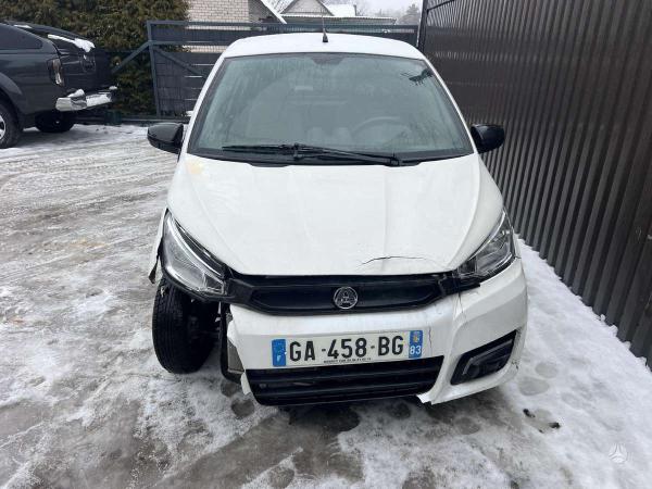 White Aixam City 2021 in Kaunas, with an engine capacity of 0.50 L and mileage of 22 thousand km for 5100 €, photo 2 on AUTOMOTO.COM.LV