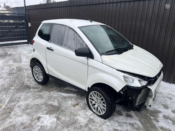 White Aixam City 2021 in Kaunas, with an engine capacity of 0.50 L and mileage of 22 thousand km for 5100 €, photo 3 on AUTOMOTO.COM.LV