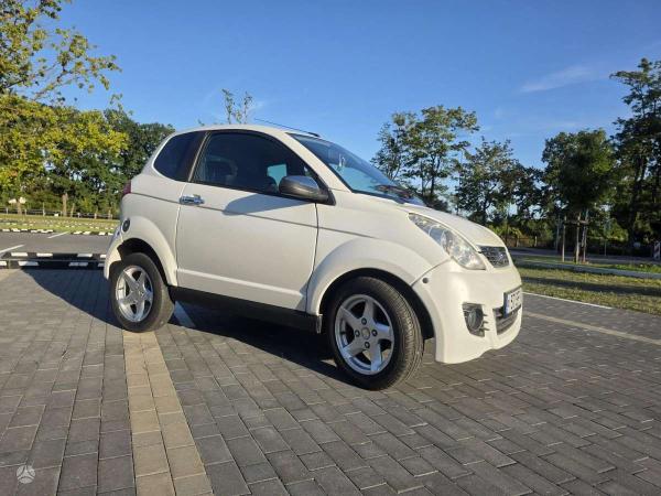 White Aixam City 2011 in Kaunas, with an engine capacity of 0.40 L and mileage of 26 thousand km for 4500 €, photo 7 on AUTOMOTO.COM.LV