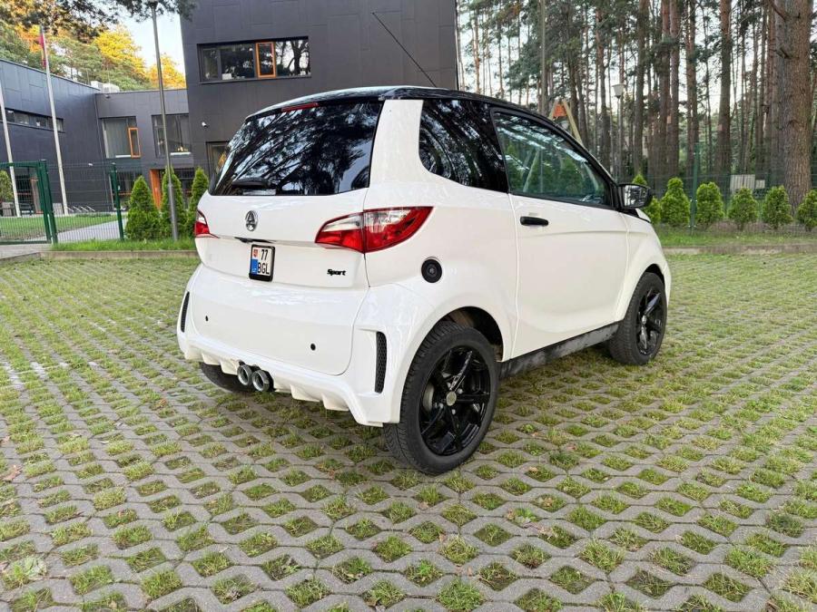 White Aixam City 2024 in Kaunas, with an engine capacity of 0.50 L and mileage of 24 thousand km for 10000 €, photo 6 on AUTOMOTO.COM.LV