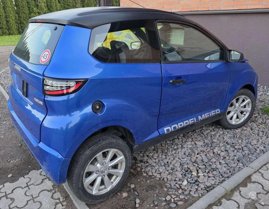 Blue Aixam Crossline 2025 in Kaunas, with an engine capacity of 0.48 L and mileage of 10 thousand km for 5800 €, photo 3 on AUTOMOTO.COM.LV