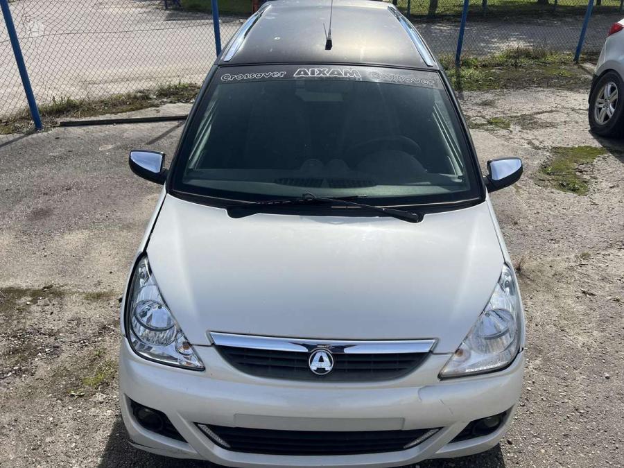 White Aixam Crossline 2011 in Telschi, with an engine capacity of 0.40 L and mileage of 68 thousand km for 3500 €, photo 4 on AUTOMOTO.COM.LV