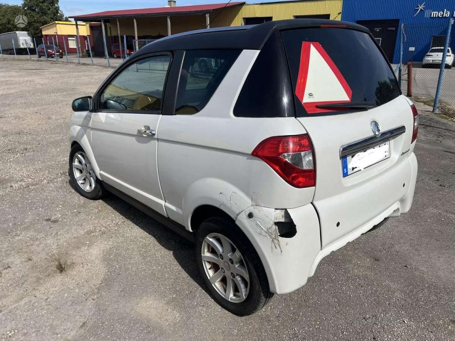White Aixam Crossline 2011 in Telschi, with an engine capacity of 0.40 L and mileage of 68 thousand km for 3500 €, photo 6 on AUTOMOTO.COM.LV