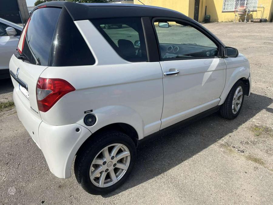 White Aixam Crossline 2011 in Telschi, with an engine capacity of 0.40 L and mileage of 68 thousand km for 3500 €, photo 8 on AUTOMOTO.COM.LV