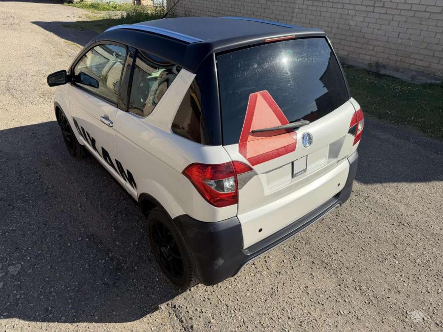 White Aixam Crossline 2015 in Pasvalys, with an engine capacity of 0.40 L and mileage of 109 thousand km for 5200 €, photo 7 on AUTOMOTO.COM.LV