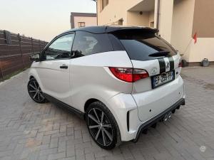 White Aixam GTI 2017 in Vilnius, with an engine capacity of 0.48 L and mileage of 33 thousand km for 7600 €, photo 3 on AUTOMOTO.COM.LV