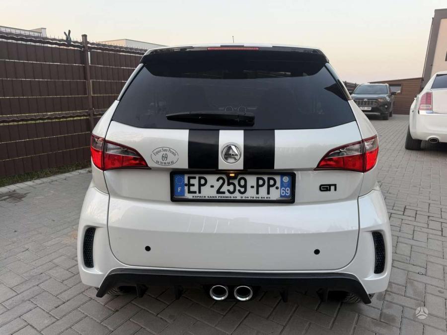 White Aixam GTI 2017 in Vilnius, with an engine capacity of 0.48 L and mileage of 33 thousand km for 7600 €, photo 7 on AUTOMOTO.COM.LV