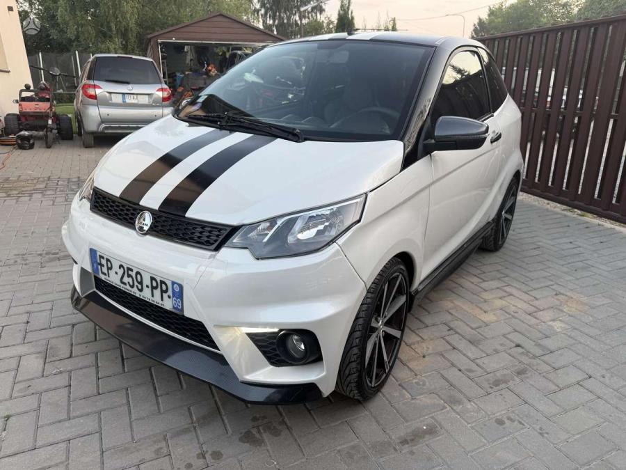 White Aixam GTI 2017 in Vilnius, with an engine capacity of 0.48 L and mileage of 33 thousand km for 7600 €, photo 8 on AUTOMOTO.COM.LV