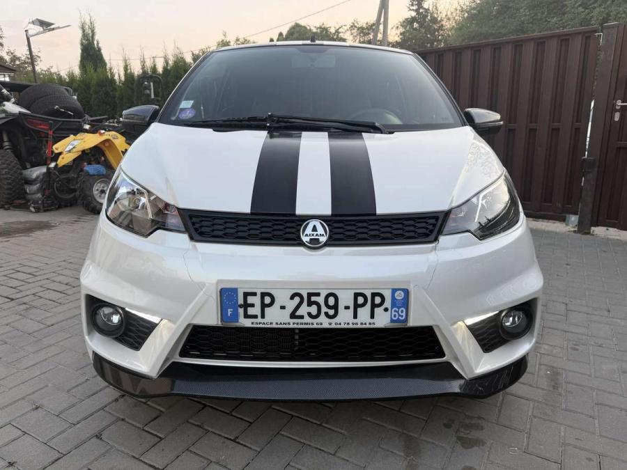 White Aixam GTI 2017 in Vilnius, with an engine capacity of 0.48 L and mileage of 33 thousand km for 7600 €, photo 9 on AUTOMOTO.COM.LV