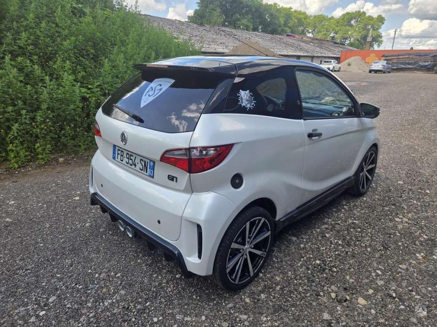 White Aixam GTI 2018 in Taurage, with an engine capacity of 0.00 L and mileage of 32 thousand km for 6700 €, photo 6 on AUTOMOTO.COM.LV