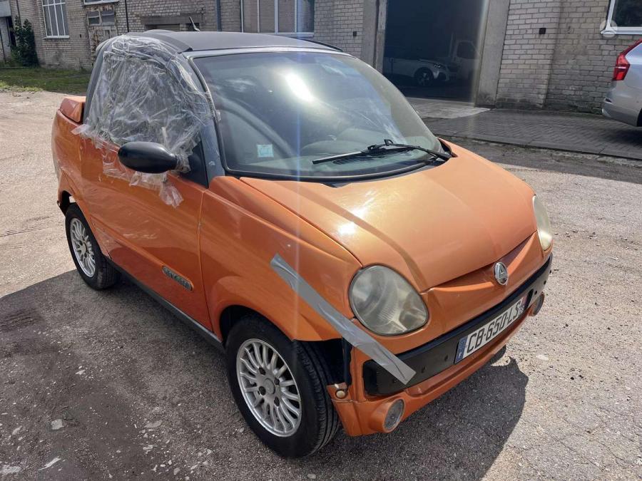 Orange Aixam Scouty 2006 in Taurage, with an engine capacity of 0.40 L and mileage of 100 thousand km for 2600 €, photo 8 on AUTOMOTO.COM.LV