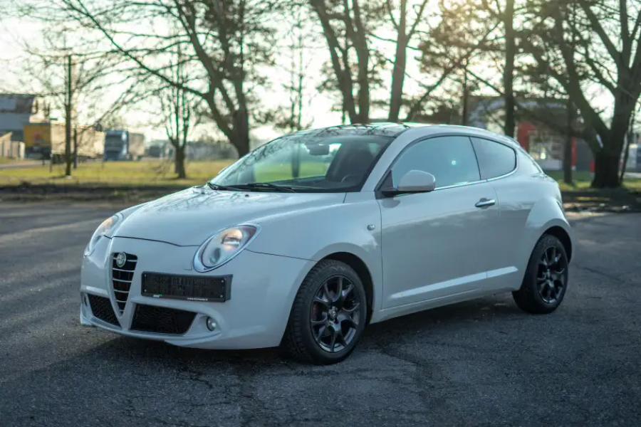 White Alfa Romeo 145 2012 in Liepaja, with an engine capacity of 1.30 L and mileage of 303 thousand km for 4850 €, photo 1 on AUTOMOTO.COM.LV