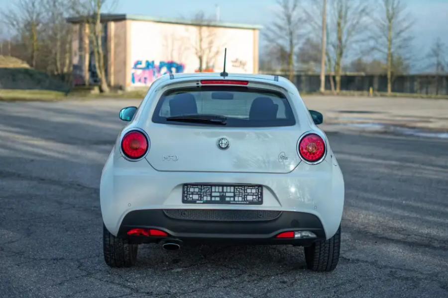 White Alfa Romeo 145 2012 in Liepaja, with an engine capacity of 1.30 L and mileage of 303 thousand km for 4850 €, photo 4 on AUTOMOTO.COM.LV