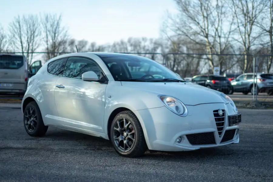 White Alfa Romeo 145 2012 in Liepaja, with an engine capacity of 1.30 L and mileage of 303 thousand km for 4850 €, photo 6 on AUTOMOTO.COM.LV