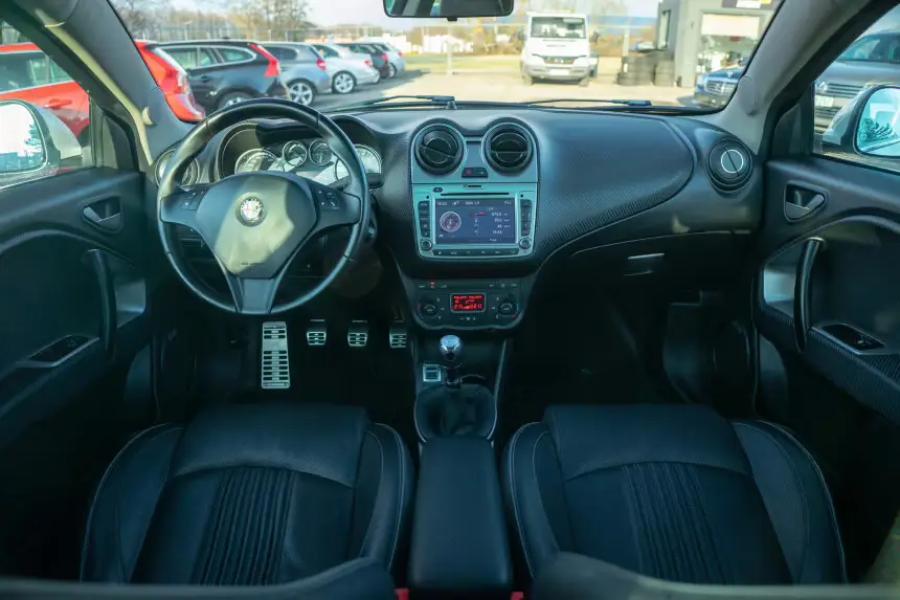 White Alfa Romeo 145 2012 in Liepaja, with an engine capacity of 1.30 L and mileage of 303 thousand km for 4850 €, photo 9 on AUTOMOTO.COM.LV