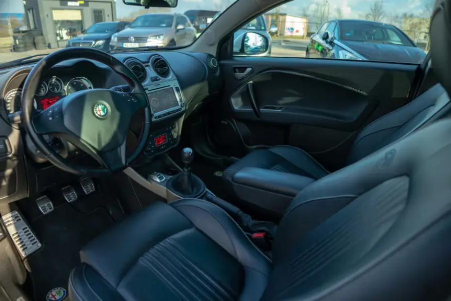 White Alfa Romeo 145 2012 in Liepaja, with an engine capacity of 1.30 L and mileage of 303 thousand km for 4850 €, photo 10 on AUTOMOTO.COM.LV