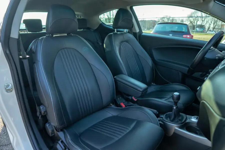 White Alfa Romeo 145 2012 in Liepaja, with an engine capacity of 1.30 L and mileage of 303 thousand km for 4850 €, photo 14 on AUTOMOTO.COM.LV