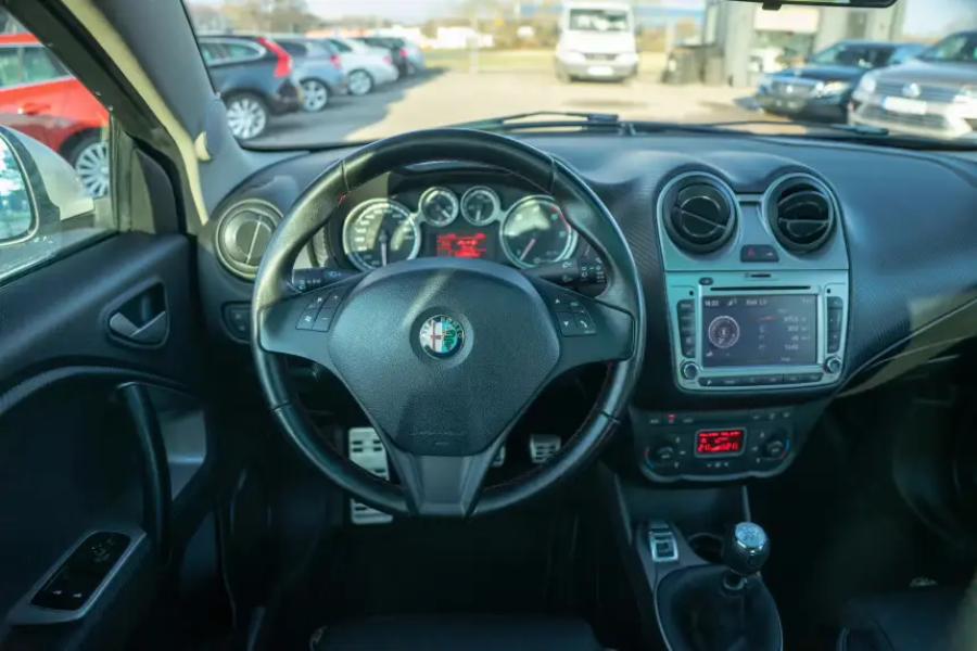 White Alfa Romeo 145 2012 in Liepaja, with an engine capacity of 1.30 L and mileage of 303 thousand km for 4850 €, photo 16 on AUTOMOTO.COM.LV