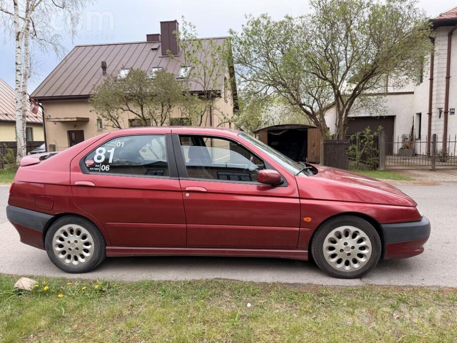 Red Alfa Romeo 146 1996 in Riga, with an engine capacity of 2.00 L and mileage of 224 thousand km for 2900 €, photo 1 on AUTOMOTO.COM.LV