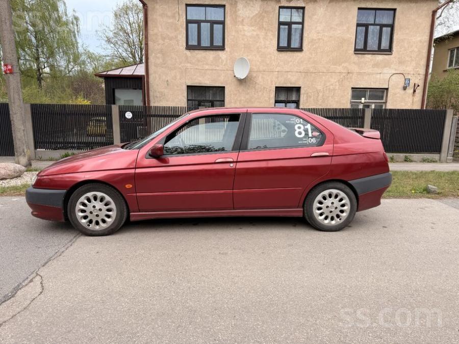 Red Alfa Romeo 146 1996 in Riga, with an engine capacity of 2.00 L and mileage of 224 thousand km for 2900 €, photo 3 on AUTOMOTO.COM.LV