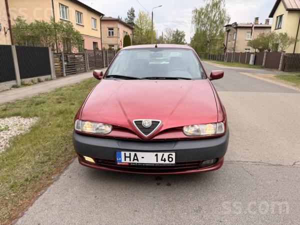 Red Alfa Romeo 146 1996 in Riga, with an engine capacity of 2.00 L and mileage of 224 thousand km for 2900 €, photo 3 on AUTOMOTO.COM.LV