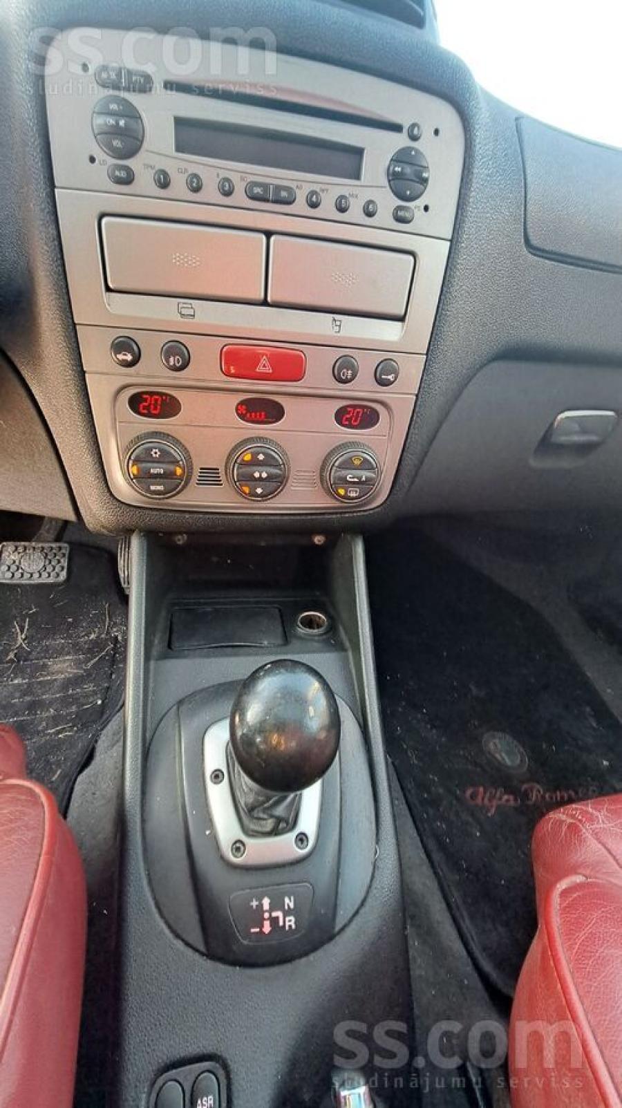Melns Alfa Romeo 147 2001 Rīga, ar dzinēja tilpumu 2.00 L un nobraukumu 123 tūkst. km par 1180 €, foto 13 vietnē AUTOMOTO.COM.LV