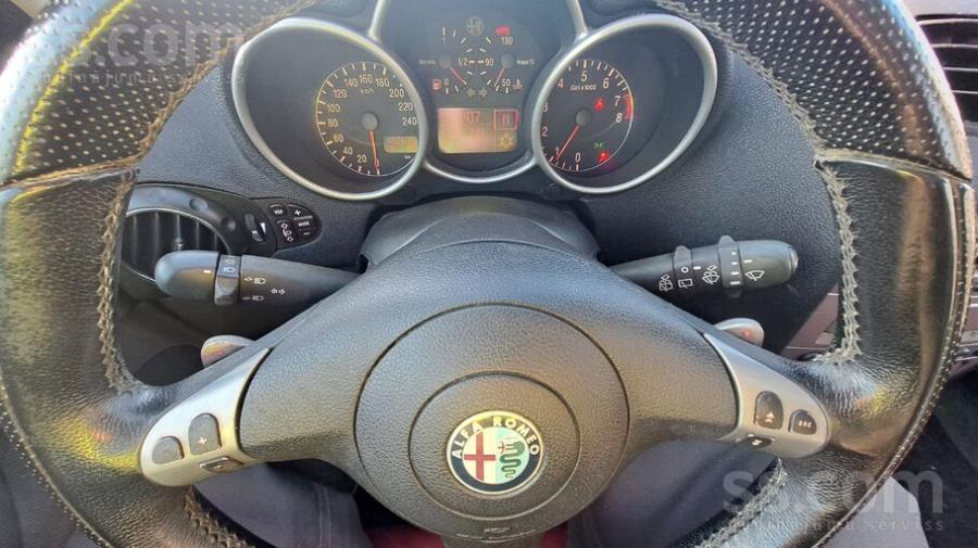 Melns Alfa Romeo 147 2001 Rīga, ar dzinēja tilpumu 2.00 L un nobraukumu 123 tūkst. km par 1180 €, foto 18 vietnē AUTOMOTO.COM.LV