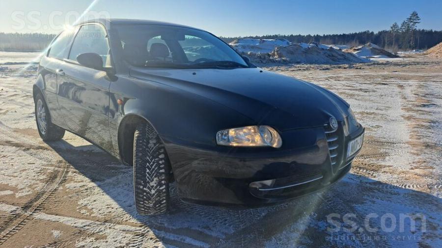 Melns Alfa Romeo 147 2001 Rīga, ar dzinēja tilpumu 2.00 L un nobraukumu 123 tūkst. km par 1180 €, foto 20 vietnē AUTOMOTO.COM.LV