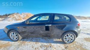 Melns Alfa Romeo 147 2001 Rīga, ar dzinēja tilpumu 2.00 L un nobraukumu 123 tūkst. km par 1180 €, foto 22 vietnē AUTOMOTO.COM.LV