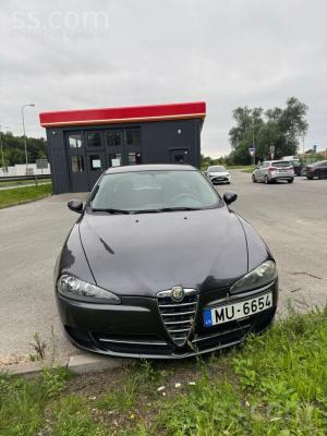 Melns Alfa Romeo 147 2008 Rīga, ar dzinēja tilpumu 1.90 L un nobraukumu 254 tūkst. km par 1000 €, foto 3 vietnē AUTOMOTO.COM.LV