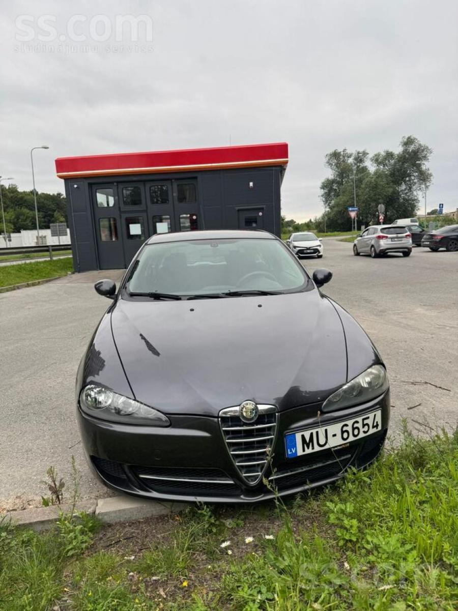 Melns Alfa Romeo 147 2008 Rīga, ar dzinēja tilpumu 1.90 L un nobraukumu 254 tūkst. km par 1000 €, foto 3 vietnē AUTOMOTO.COM.LV
