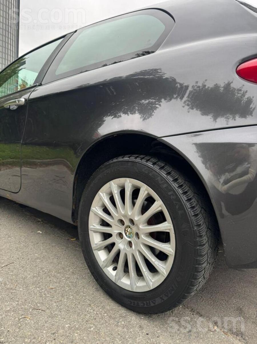 Melns Alfa Romeo 147 2008 Rīga, ar dzinēja tilpumu 1.90 L un nobraukumu 254 tūkst. km par 1000 €, foto 4 vietnē AUTOMOTO.COM.LV