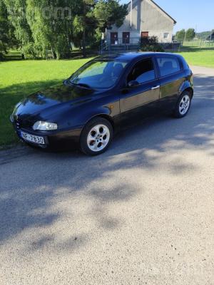 Melns Alfa Romeo 147 2002 Kuldīga, ar dzinēja tilpumu 1.90 L un nobraukumu 260 tūkst. km par 1150 €, foto  vietnē AUTOMOTO.COM.LV