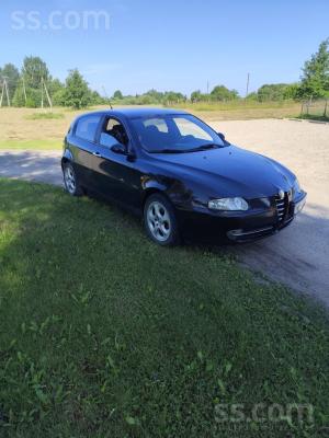 Melns Alfa Romeo 147 2002 Kuldīga, ar dzinēja tilpumu 1.90 L un nobraukumu 260 tūkst. km par 1150 €, foto 3 vietnē AUTOMOTO.COM.LV