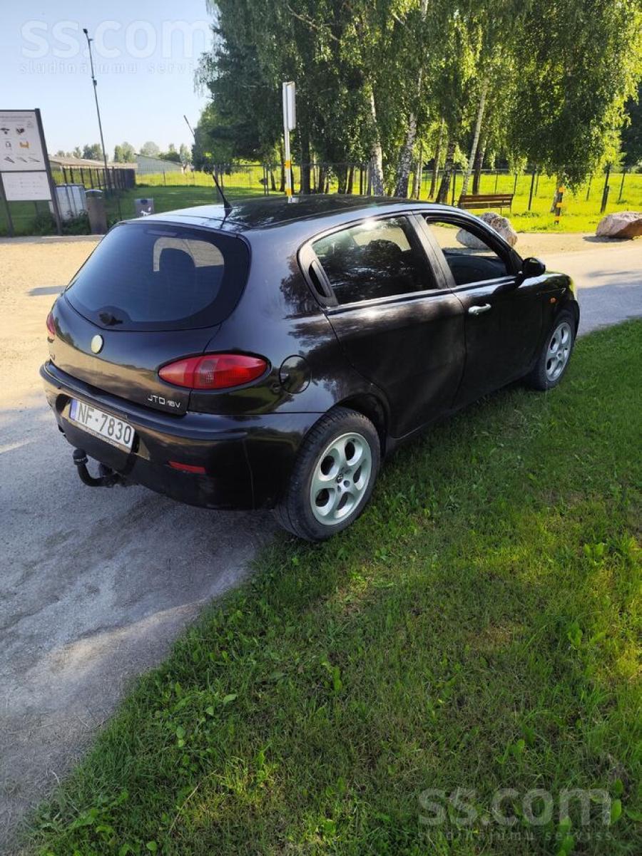 Melns Alfa Romeo 147 2002 Kuldīga, ar dzinēja tilpumu 1.90 L un nobraukumu 260 tūkst. km par 1150 €, foto 4 vietnē AUTOMOTO.COM.LV