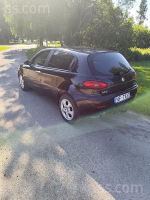 Melns Alfa Romeo 147 2002 Kuldīga, ar dzinēja tilpumu 1.90 L un nobraukumu 260 tūkst. km par 1150 €, foto 5 vietnē AUTOMOTO.COM.LV