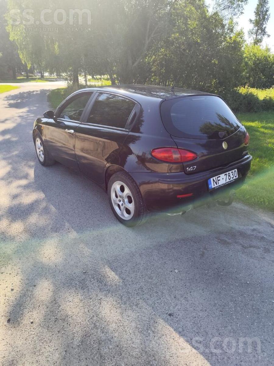 Melns Alfa Romeo 147 2002 Kuldīga, ar dzinēja tilpumu 1.90 L un nobraukumu 260 tūkst. km par 1150 €, foto 5 vietnē AUTOMOTO.COM.LV