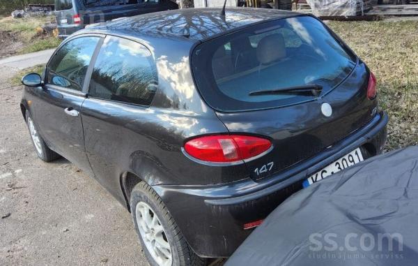 Melns Alfa Romeo 147 2003 Ogre, ar dzinēja tilpumu 1.90 L un nobraukumu 350 tūkst. km par 600 €, foto 2 vietnē AUTOMOTO.COM.LV