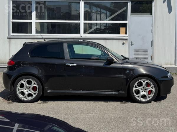 Melns Alfa Romeo 147 2004 Rīga, ar dzinēja tilpumu 3.20 L un nobraukumu 94 tūkst. km par 18900 €, foto 4 vietnē AUTOMOTO.COM.LV