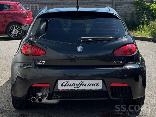 Black Alfa Romeo 147 2004 in Riga, with an engine capacity of 3.20 L and mileage of 94 thousand km for 18900 €, photo 6 on AUTOMOTO.COM.LV