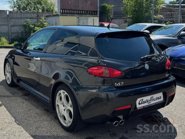 Black Alfa Romeo 147 2004 in Riga, with an engine capacity of 3.20 L and mileage of 94 thousand km for 18900 €, photo 7 on AUTOMOTO.COM.LV
