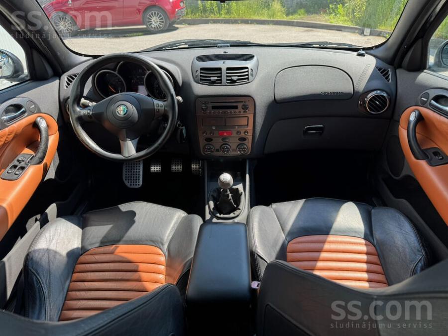 Melns Alfa Romeo 147 2004 Rīga, ar dzinēja tilpumu 3.20 L un nobraukumu 94 tūkst. km par 18900 €, foto 15 vietnē AUTOMOTO.COM.LV