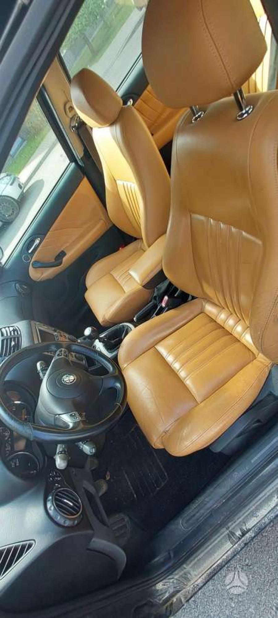 Black Alfa Romeo 147 2005 in Moletai, with an engine capacity of 1.91 L and mileage of 224 thousand km for 1350 €, photo 8 on AUTOMOTO.COM.LV